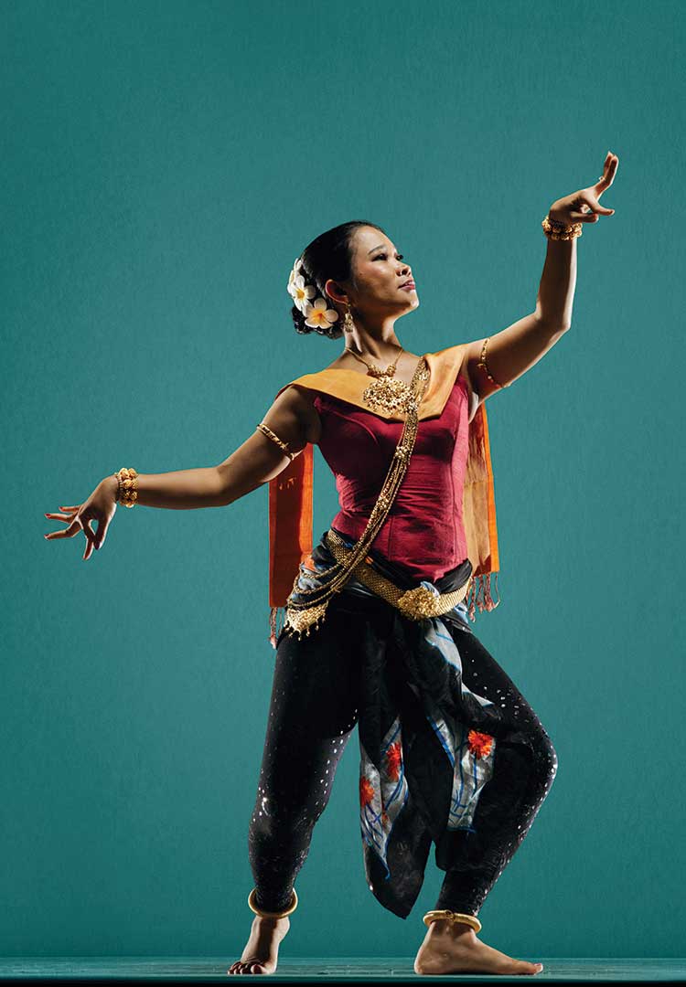 Marina Times - Asian Art Museum takes you beyond Bollywood